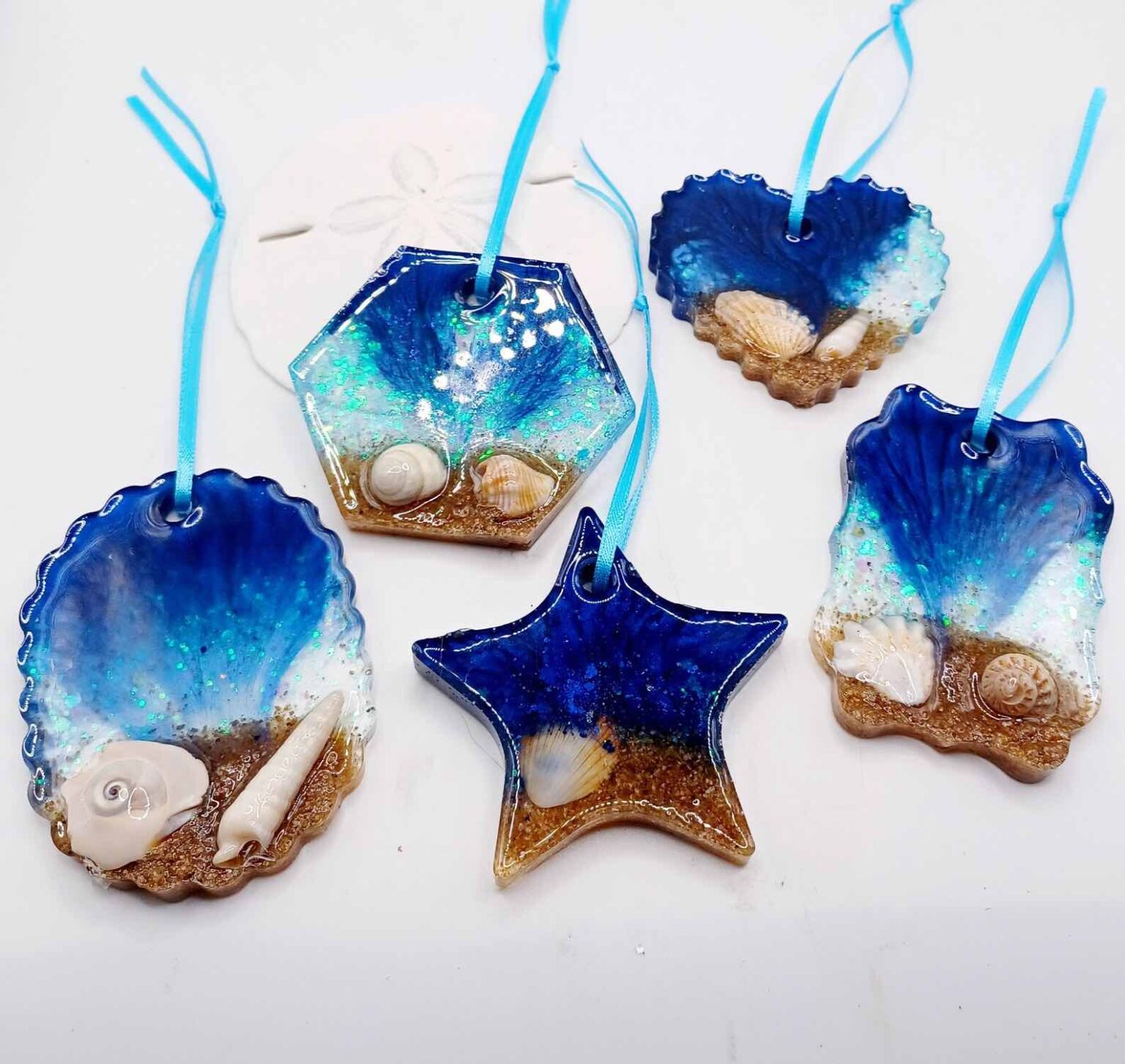 21 Creative Christmas Resin Ideas For DIY Decor, Gifts Or Sell