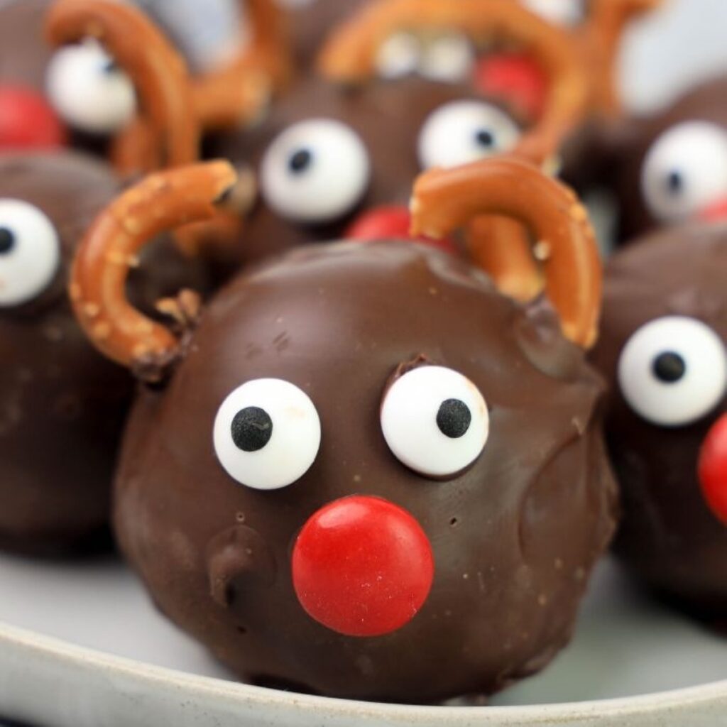 28 Cute And Festive Christmas Snack Ideas For Kids